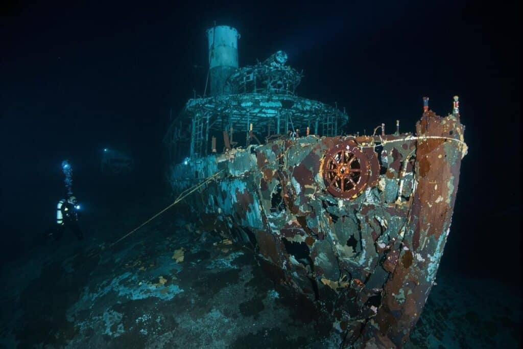 "Ils ont leur propre Titanic..." : Incroyable, une épave de bateau est ...
